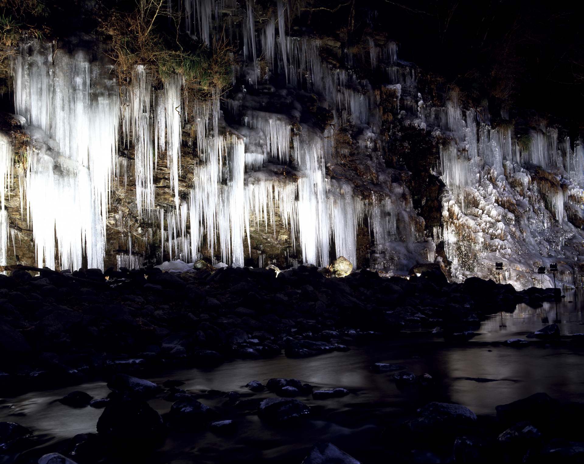 Chichibu’s “Icicles of Misotsuchi” and Nagatoro’s “Robai-en” Travel ...