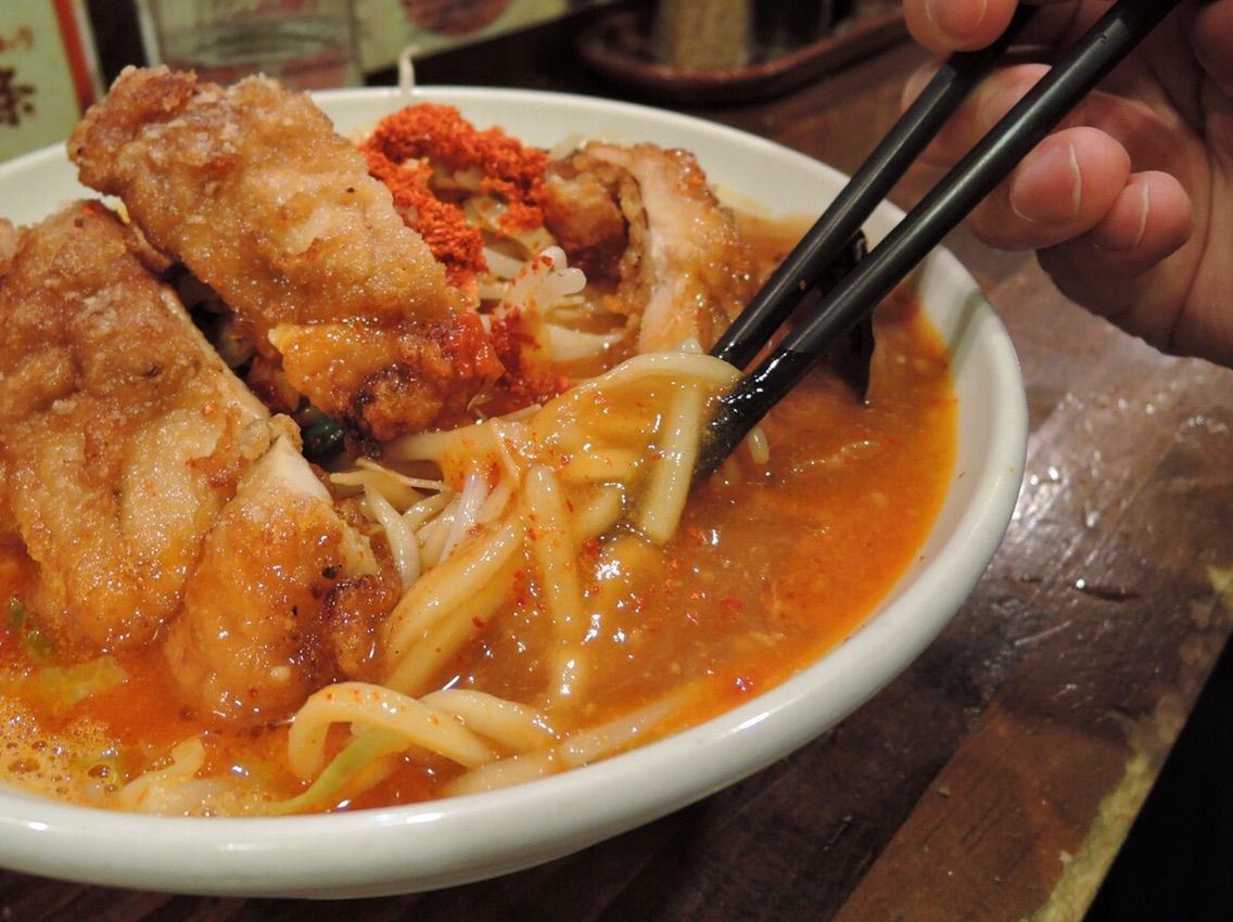 “Umakara Ramen Hyori” in Suidobashi; a deluxe bowl of ramen with mega ...