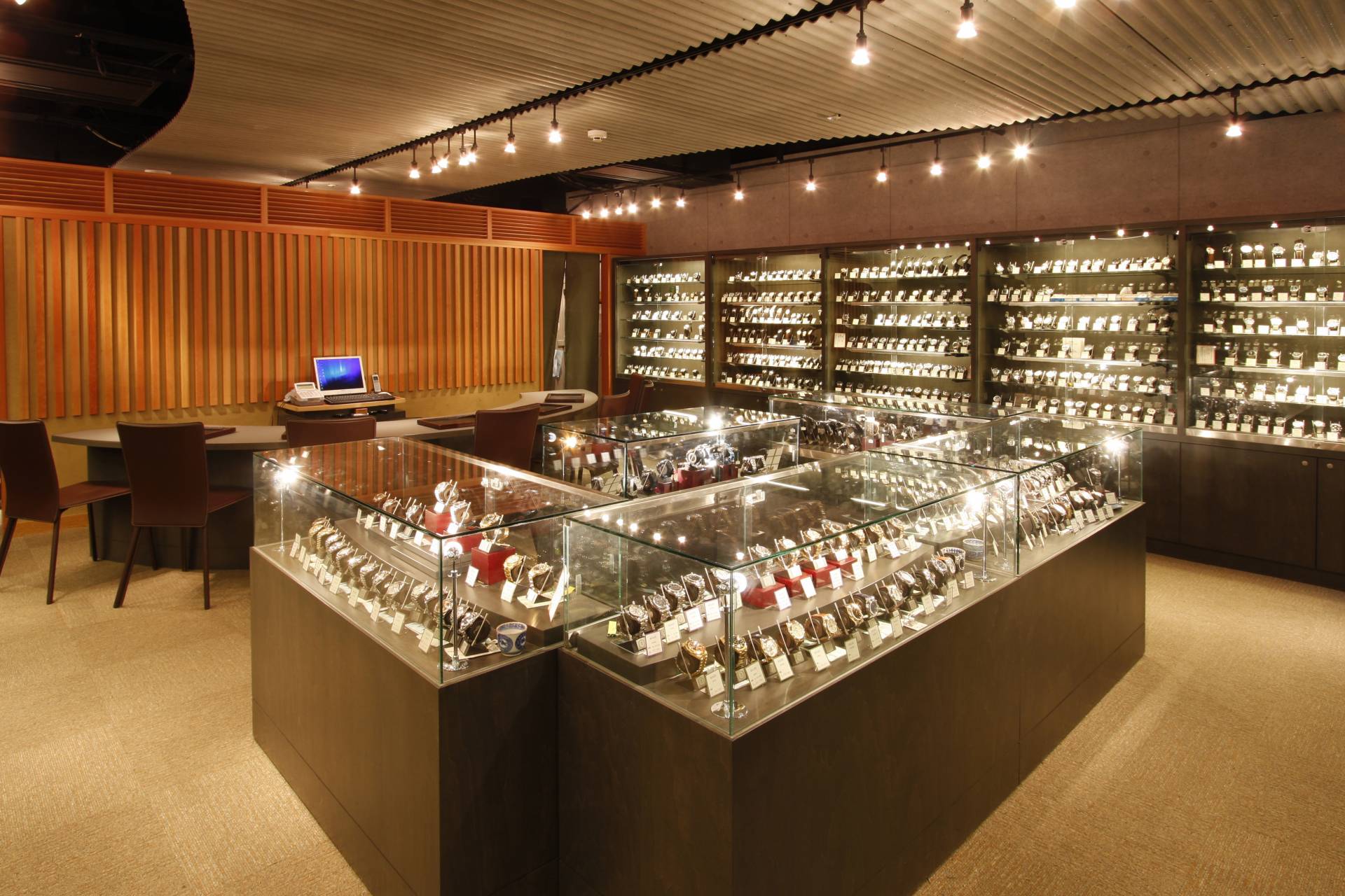 If you are looking for a luxury brand watch, this watch speciality shop ...