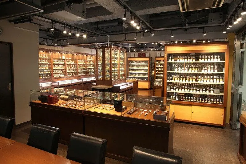 Tokyo men’s wrist watch specialty shop offers the best selection in ...