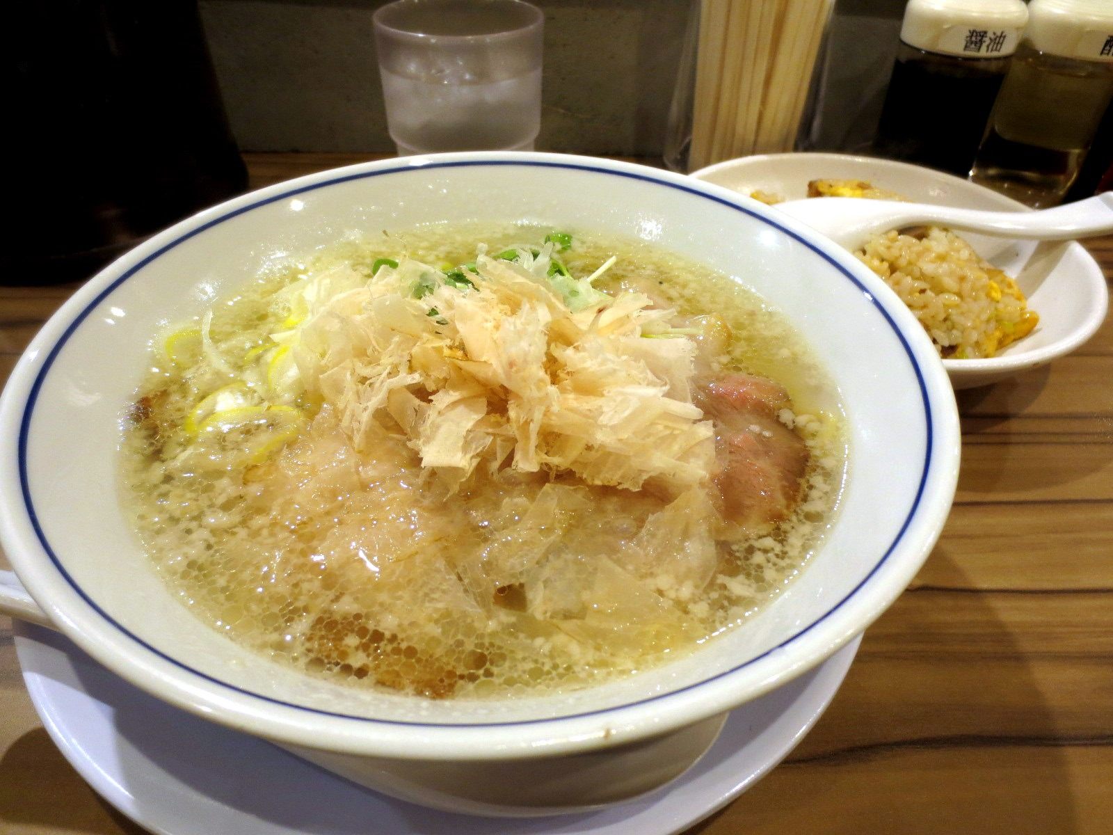 A Popular Shio-Ramen Restaurant in Osaka, “Ramen Uroko” | GOOD LUCK TRIP