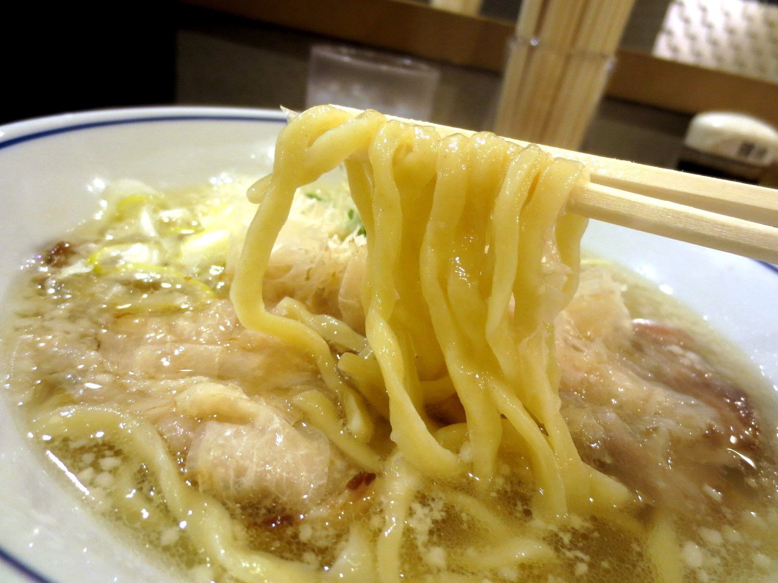 A Popular Shio-Ramen Restaurant in Osaka, “Ramen Uroko” | GOOD LUCK TRIP
