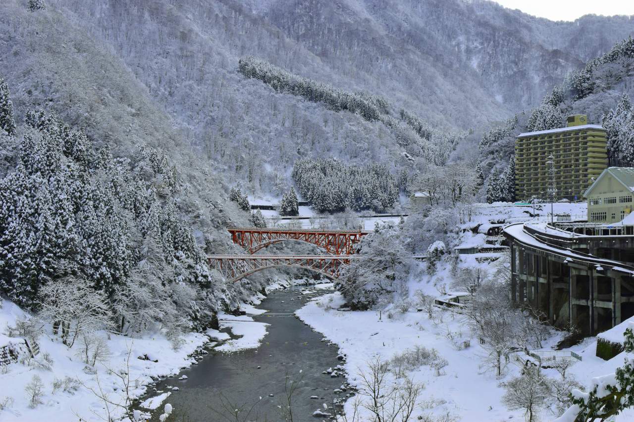 See the Beauty of Japan Blanketed in Snow! Top 15 Scenic Winter Escapes ...