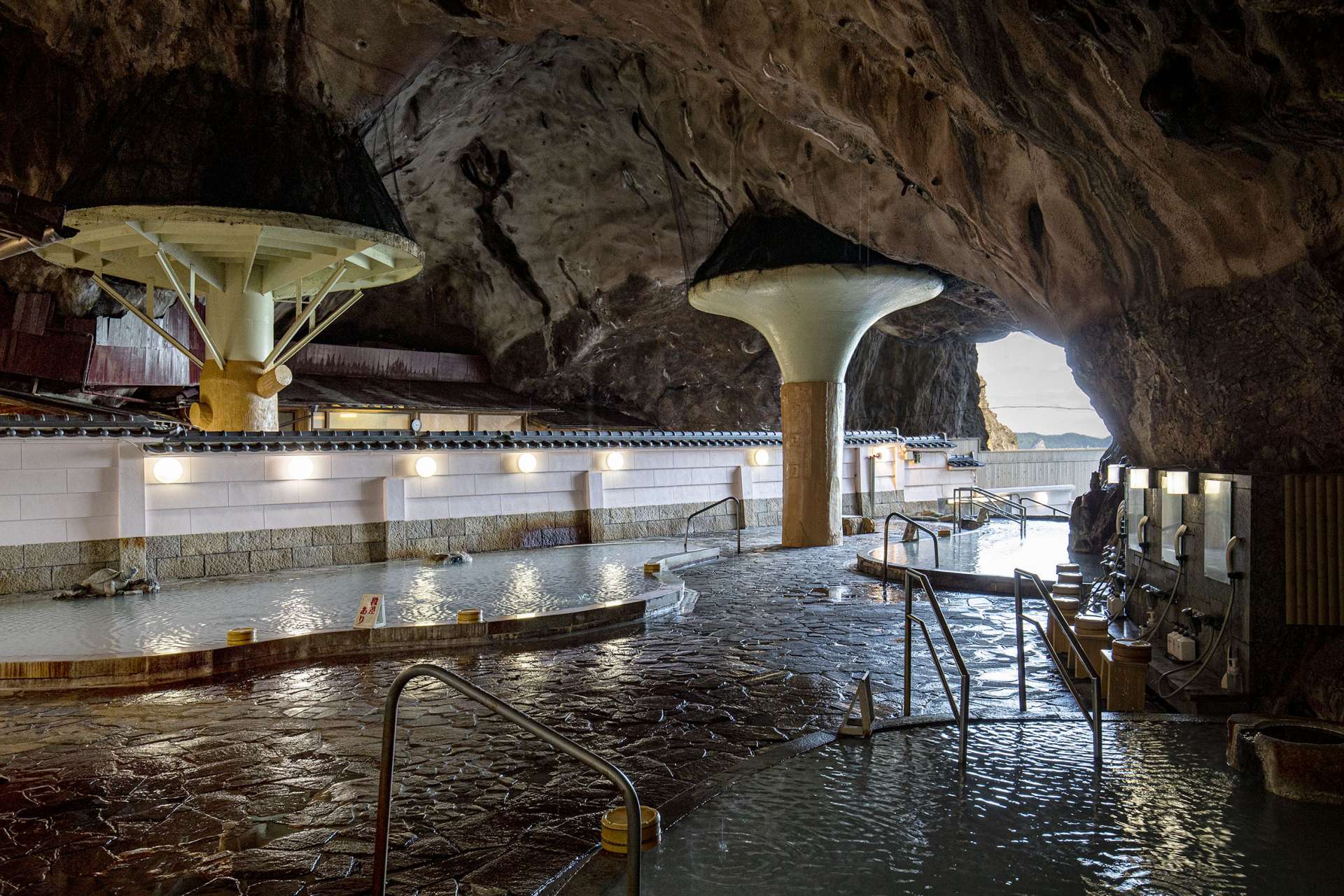 洞穴露天溫泉 浦島飯店 - 住宿指南、常見問題、星評、周邊景點 & 交通資訊 | 好運日本行