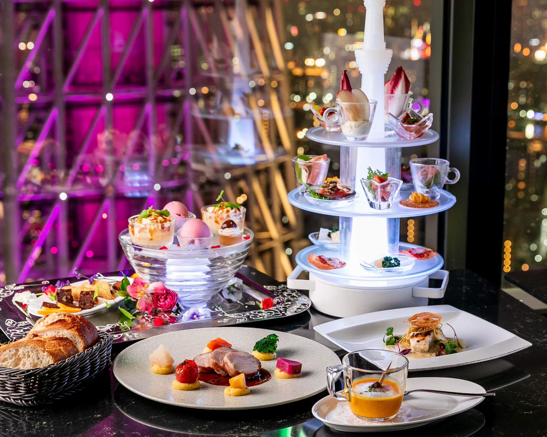 Tenku LOUNGE TOP of TREE / TOKYO Solamachi 31F - What to Eat, Access ...