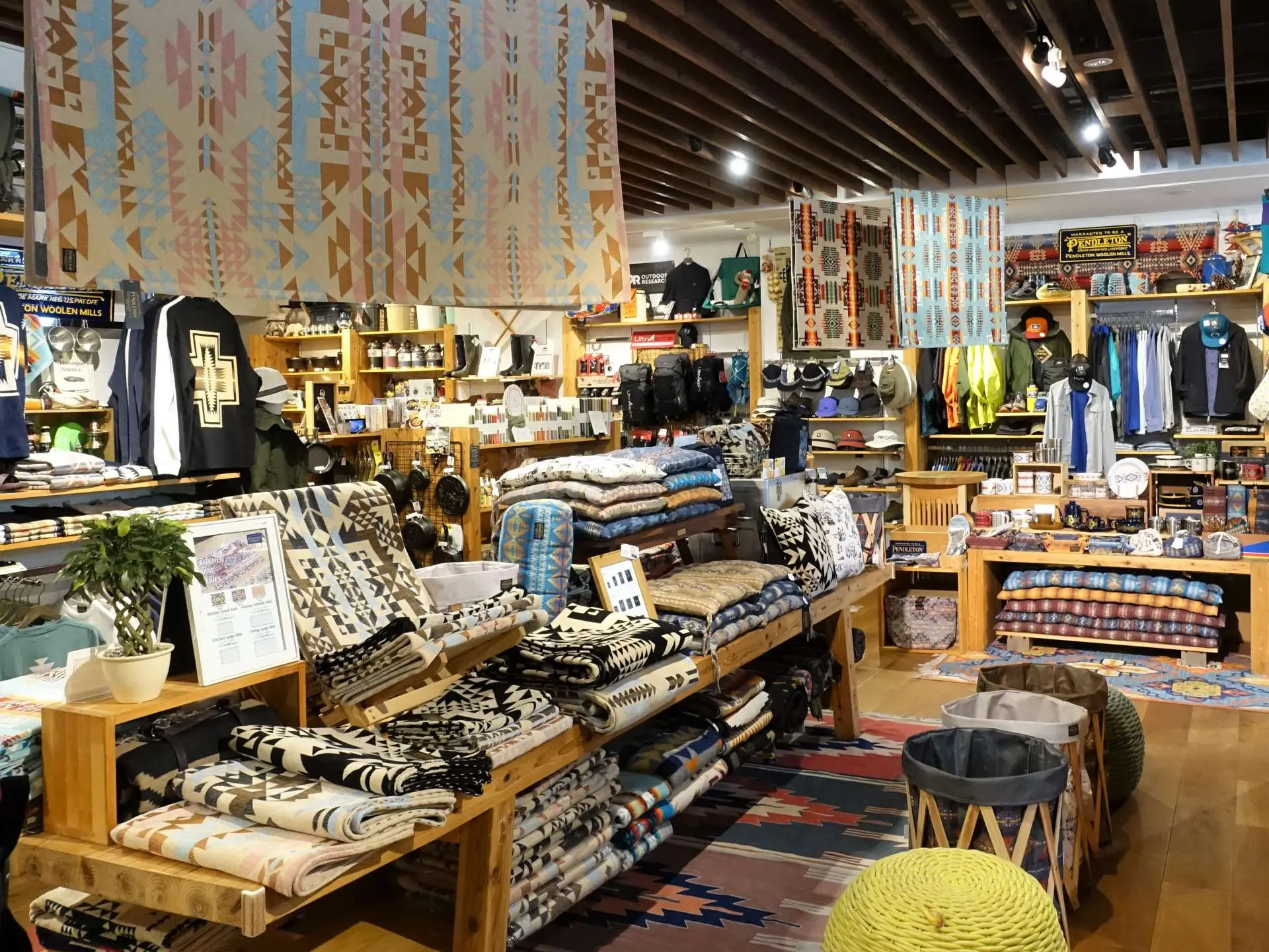 A&F Country Head Store - Where to Shop, Access, Hours & Price | GOOD ...